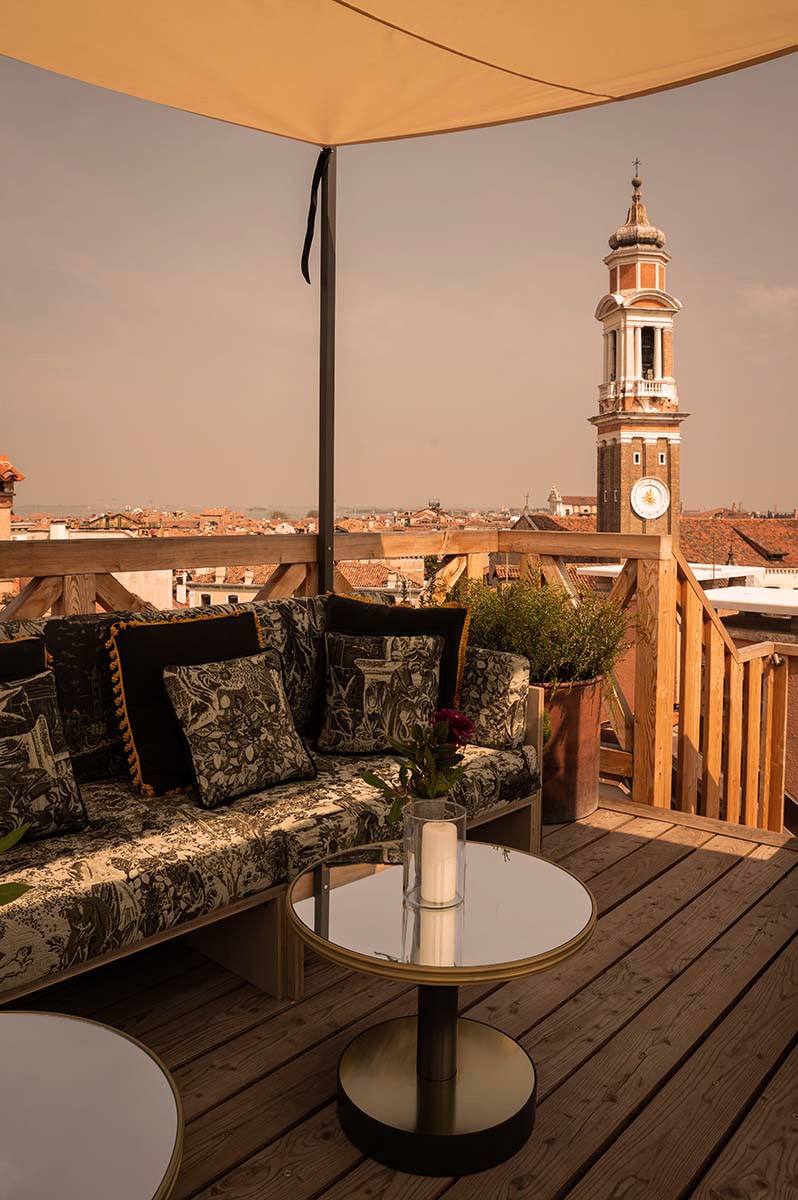 The Venice Venice Hotel - 5 star luxury on the Grand Canal facing Rialto
